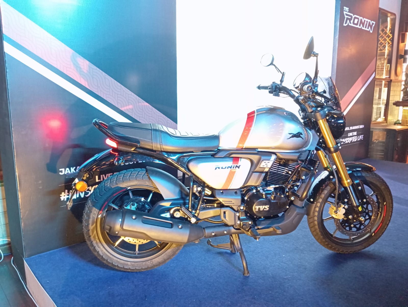 TVS Ronin Nimbus Meluncur, Harga dan Tampilannya Bikin Tambah Memikat ...
